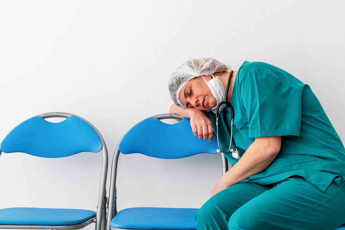 Doctors and nurses need 20-minute power naps during night shifts to ...