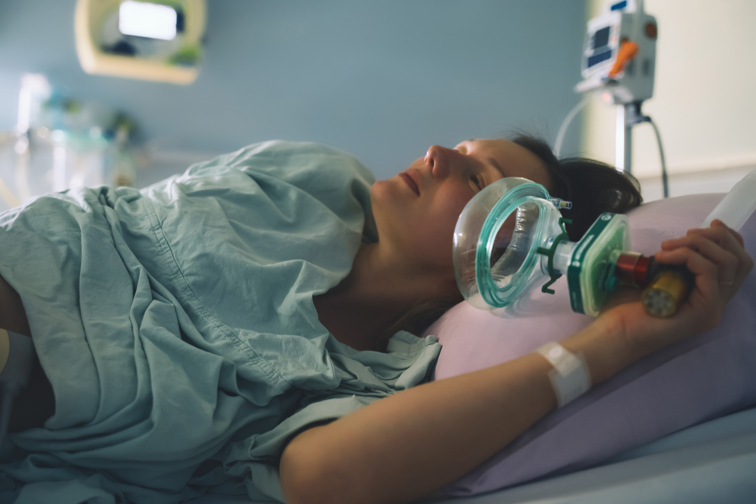 Pain is no joke in labor, but withdrawing laughing gas has no ill ...