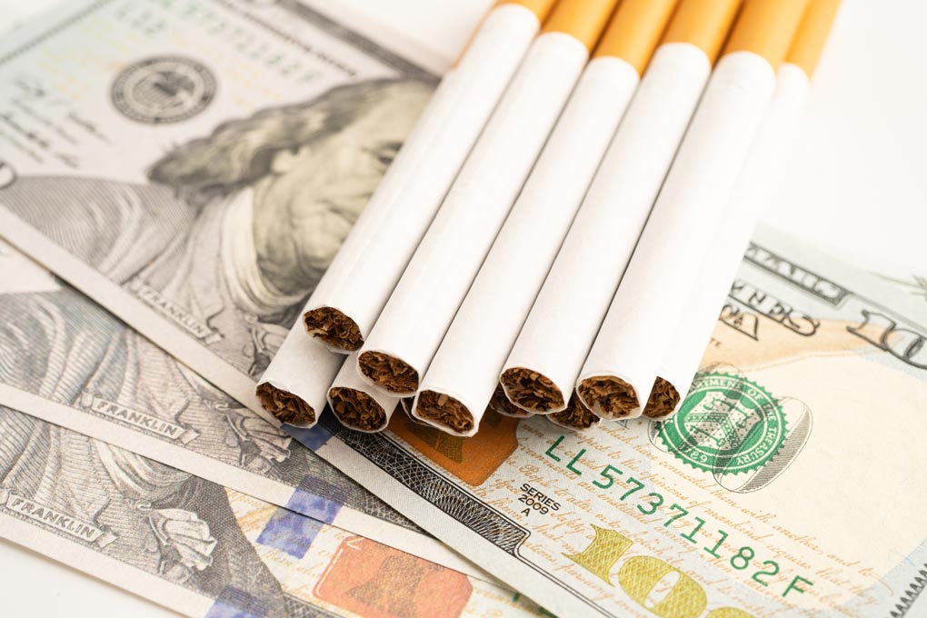Financial incentives found to help people quit smoking, including ...